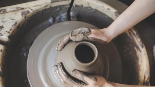 Teknik Pembuatan Gerabah: Pengertian, Fungsi, Alat & Bahan