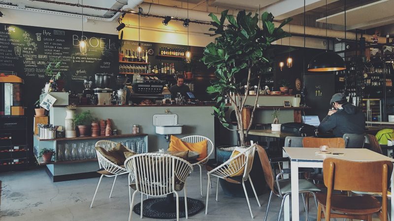 17 Cafe Rooftop Jakarta Terbaik, Keren dan Kekinian Abis!