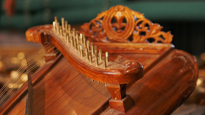 Alat Musik Siter: Sejarah, Jenis dan Cara Memainkannya