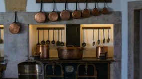 15 Alat Masak Dapur Terlengkap yang Berguna untuk Pemula