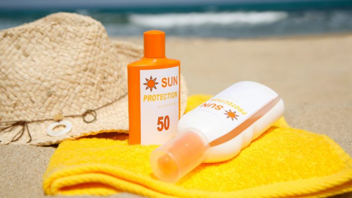 20 Rekomendasi Sunscreen Badan Terbaik di 2023