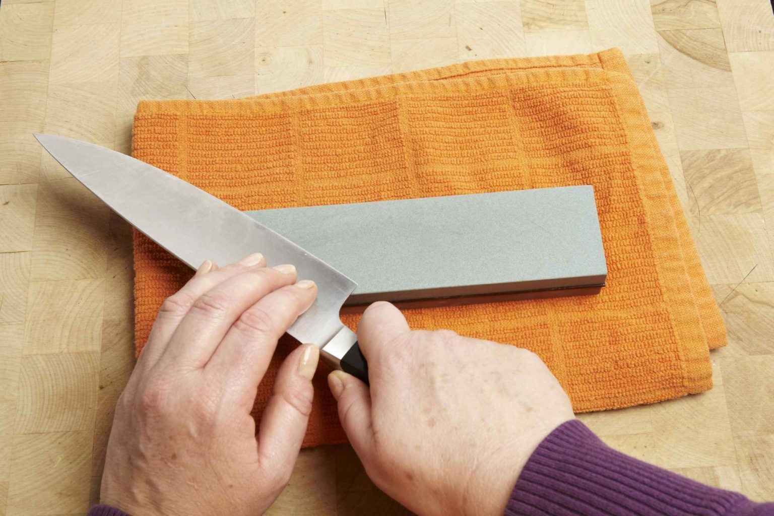 12 Cara Mengasah Pisau yang Benar Agar Tajam & Awet