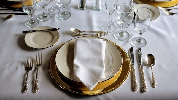 17 Aturan Utama Table Manners, Etika Makan Yang Baik dan Terhormat