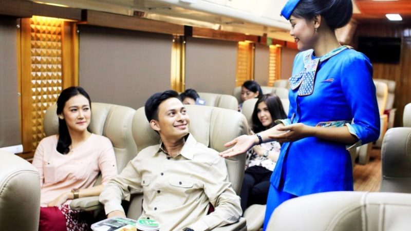 Menjanjikan! ini Gaji Pramugari Kereta Api dan Tunjangannya