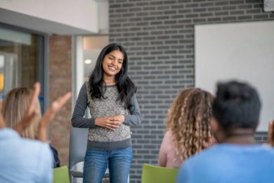 Contoh Teks yang dibacakan Moderator Presentasi, Wajib Tahu!