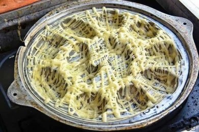 10 Cara Membuat Kue Sarang Laba-Laba Enak & Praktis