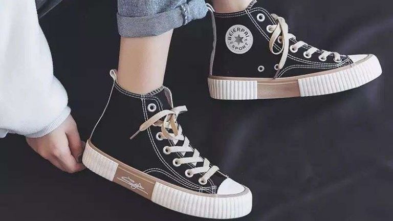 9 Perbedaan Sepatu Kets dan Sneaker yang Wajib Kamu Tahu!