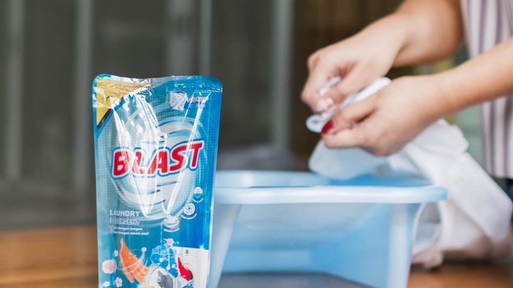 8 Deterjen Terbaik Cuci Pakaian, Murah Dengan Wangi Tahan Lama!