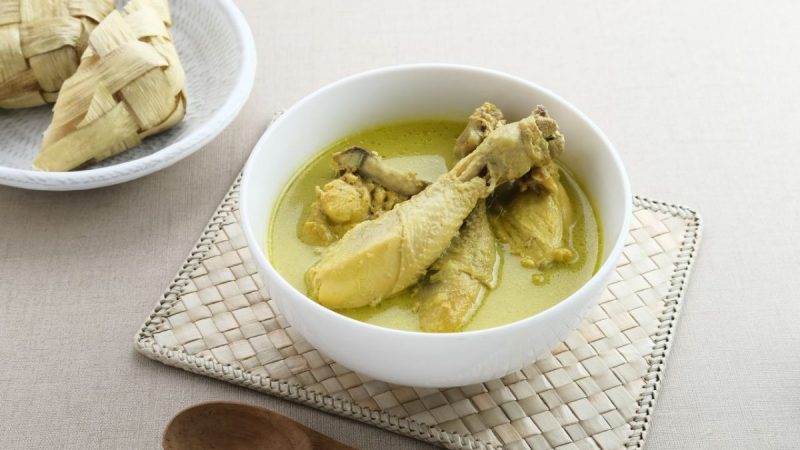 Resep Opor Ayam Suwir Masakan Khas Lebaran, Gurih Mantap!