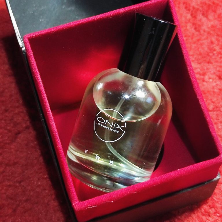 15 Rekomendasi Parfum Lokal Terbaik 2023, Harga Terjangkau!