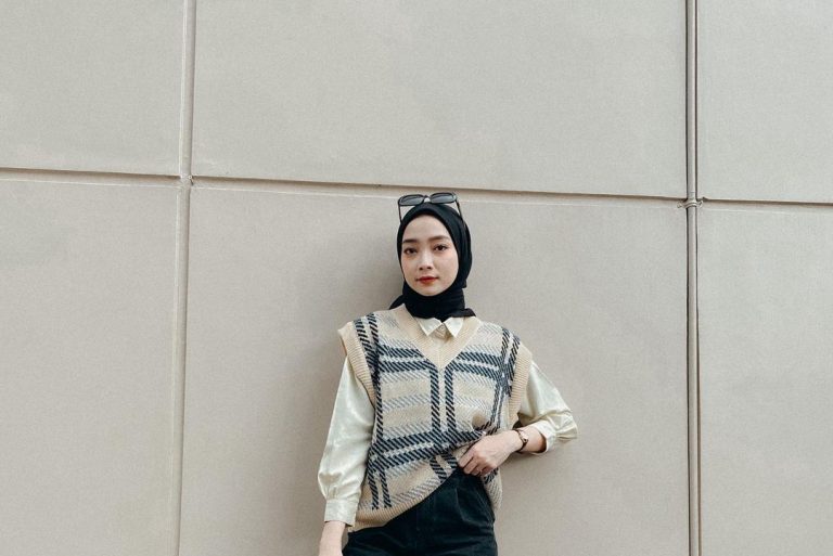 12 OOTD Inner Dress Hitam Terbaik, Tampil Lebih Stylish!