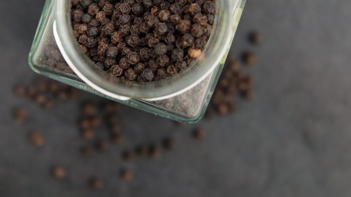 12 Rekomendasi Merek Lada Hitam Bubuk Terbaik 2023
