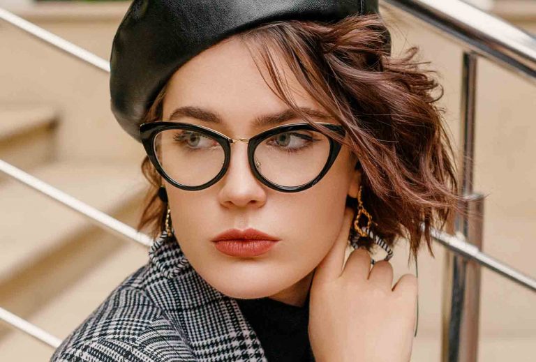 10 Model Kacamata Untuk Wajah Bulat Agar Kelihatan Tirus