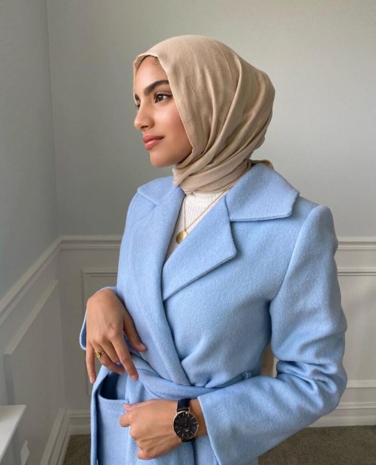 Baju Biru Muda Cocok dengan Jilbab Warna Apa? Ini Tipsnya!