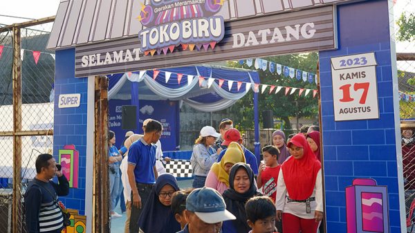 Keseruan Gema Toko Biru yang Bikin Toko Kelontong Makin Ramai