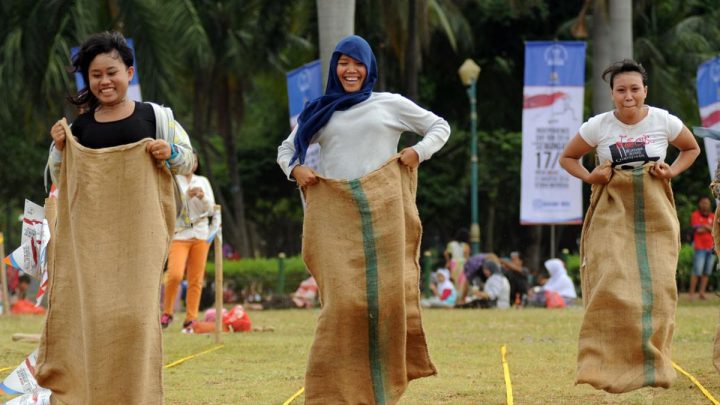 37 Ide Lomba Agustusan Ibu-Ibu, Dijamin Seru dan Meriah!