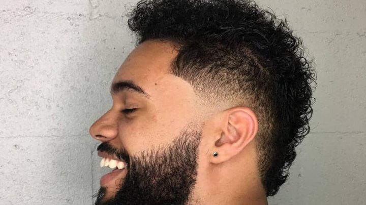 25 Model Rambut Keriting Pria yang Bikin Penampilan Keren!