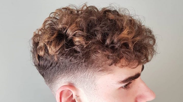 25 Model Rambut Keriting Pria yang Bikin Penampilan Keren!