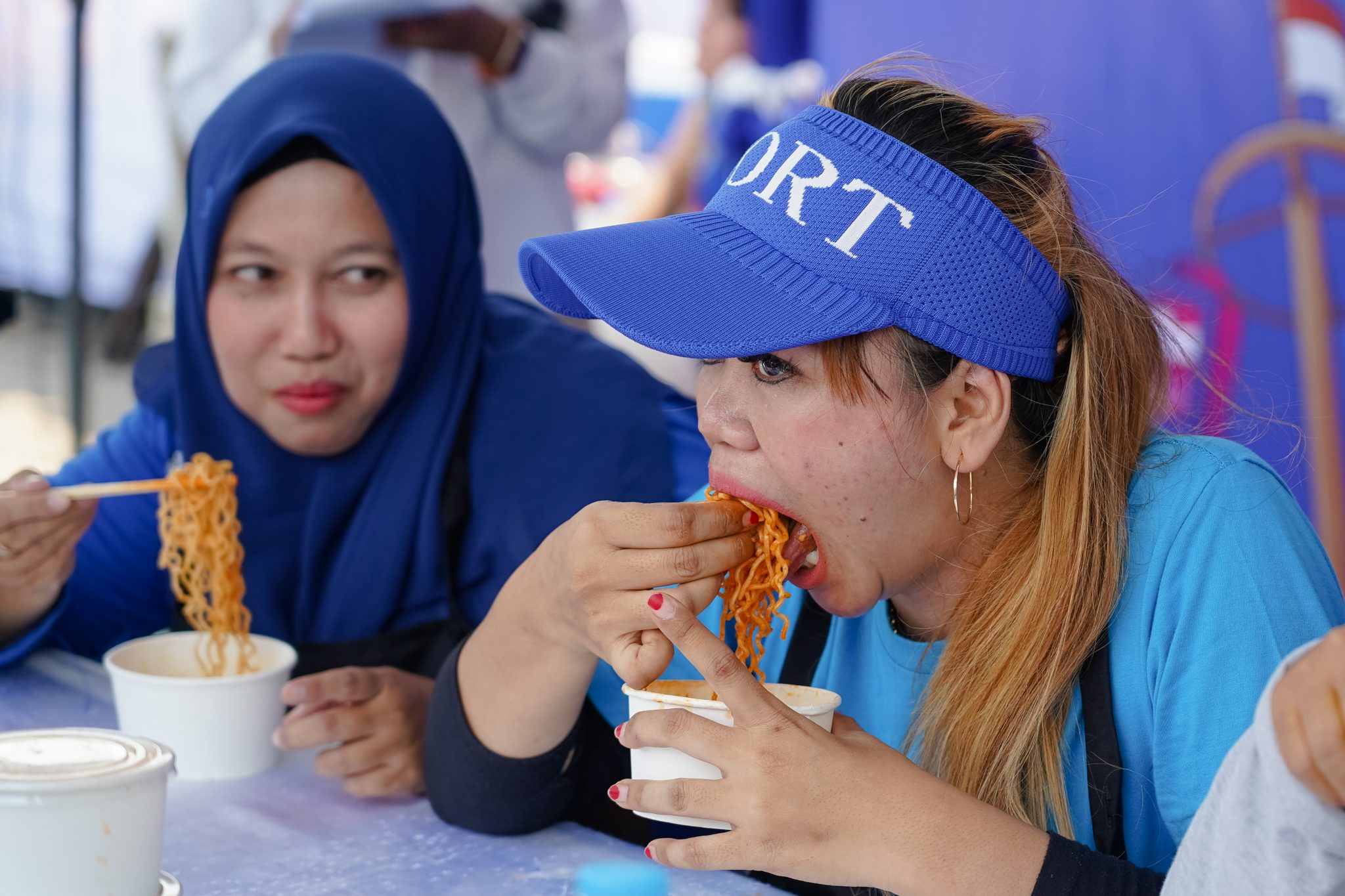 Keseruan Gema Toko Biru yang Bikin Toko Kelontong Makin Ramai