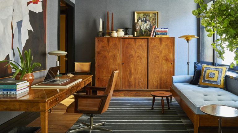 9 Tips Merawat Lemari Kayu agar Tahan Lama, Terbukti Ampuh!