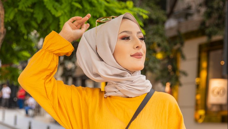 Baju Warna Lemon Cocok dengan Jilbab Warna Apa? Ini Tipsnya!
