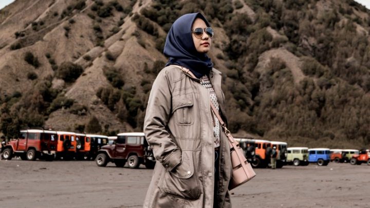 10 Ide Outfit ke Gunung Bromo yang Hangat Namun Stylish