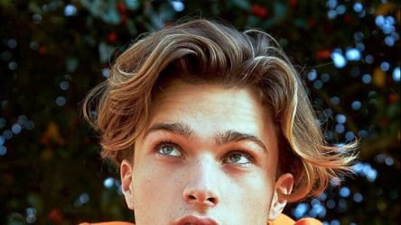 28 Model Rambut Pria Ikal, Bikin Penampilan Jadi Lebih Keren!