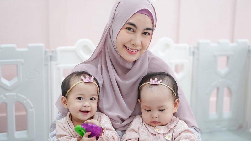 8 Potret Menggemaskan Anak Kembar Annisa Rahma