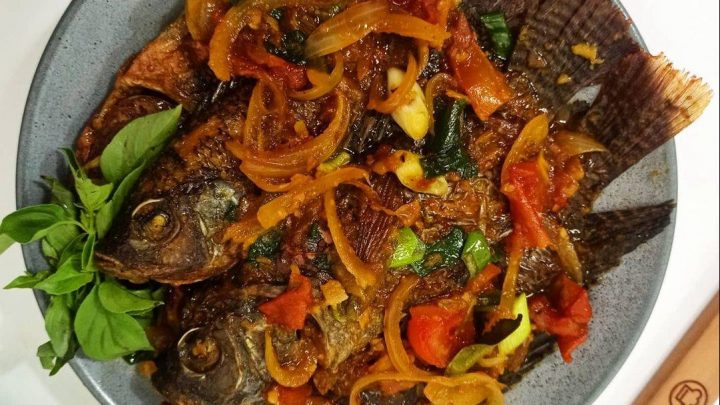 Resep Semur Ikan Nila Rumahan, Enak, Praktis, dan Mudah!