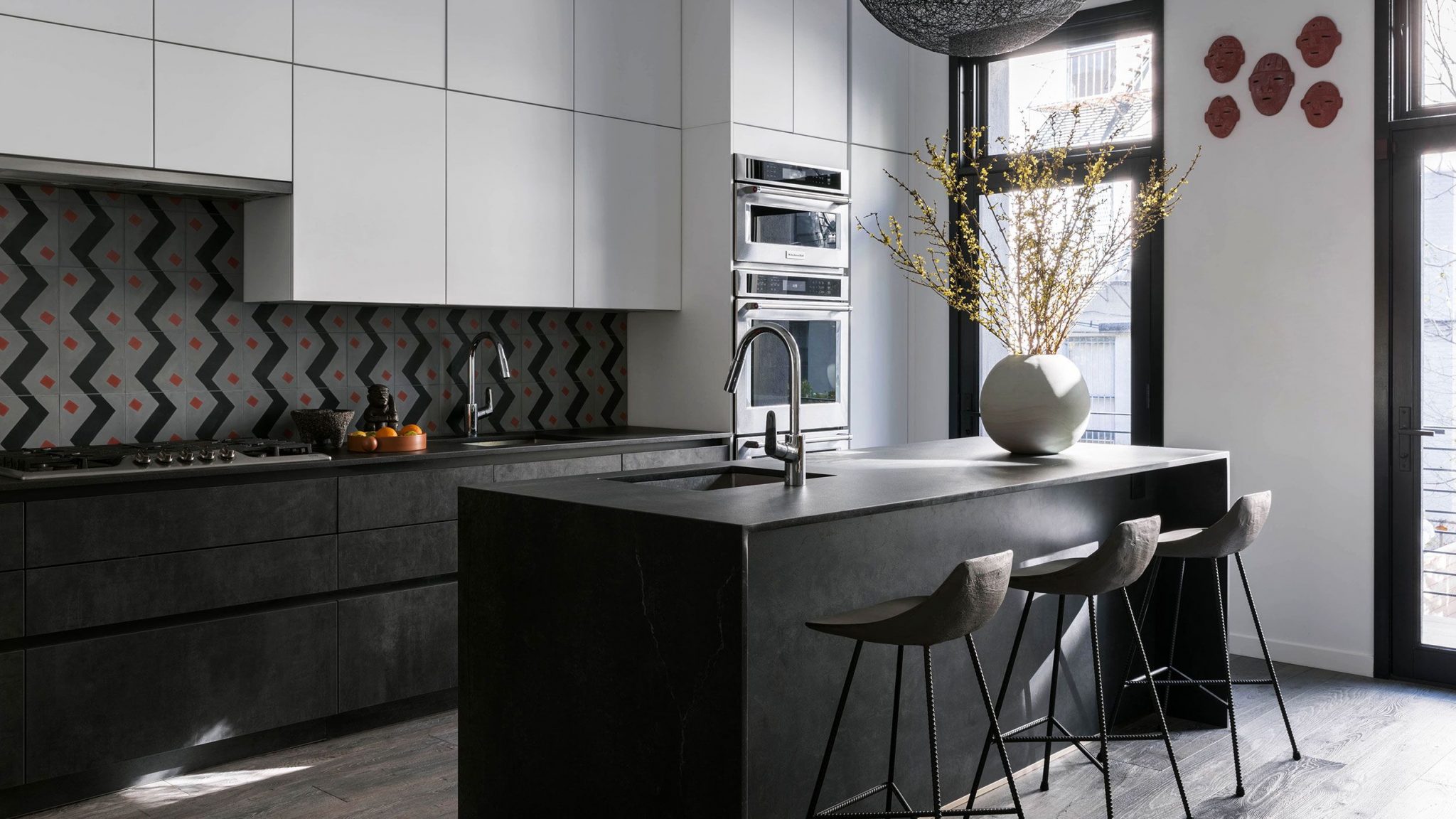 20 Inspirasi Warna Cat Dapur Abu-Abu yang Elegan