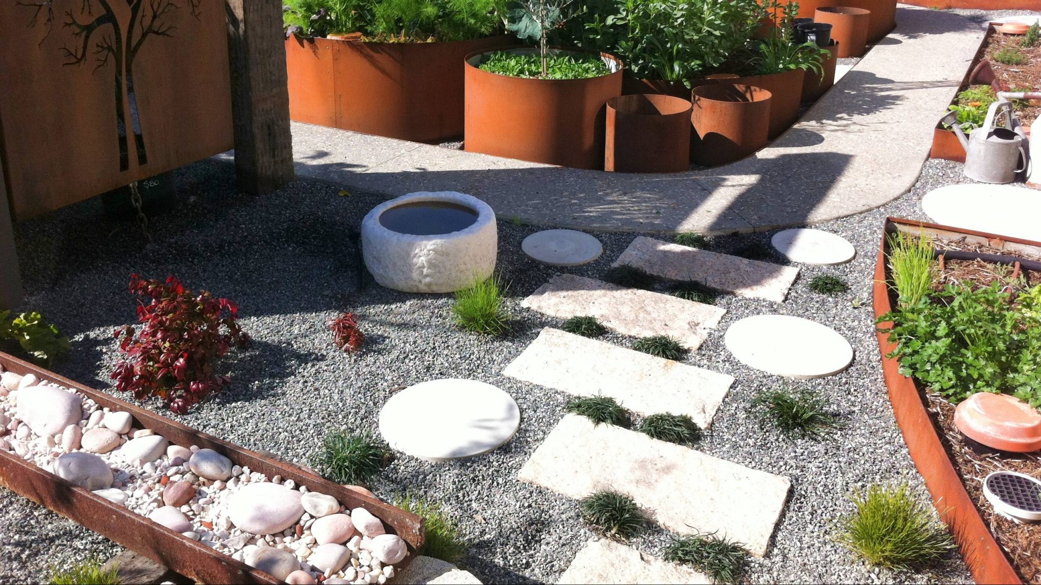 10+ Cara Menata Batu di Taman agar Rumah Tampak Lebih Asri