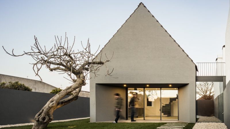 26 Inspirasi Desain Model Teras Rumah Atap Miring ke Belakang