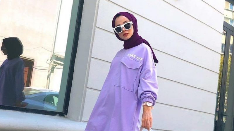 20 Inspirasi Baju Ungu Tua Cocok dengan Jilbab Warna Apa Saja!