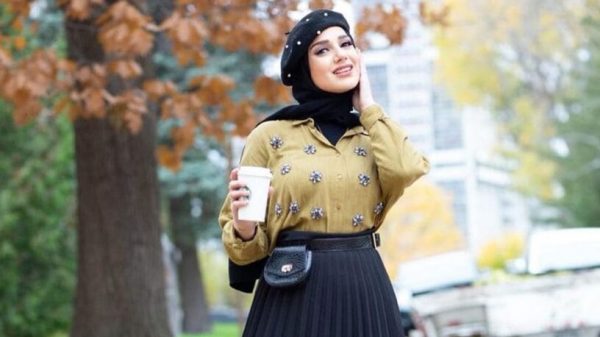 18 Inspirasi Outfit Rok Hitam Hijab dan Non Hijab
