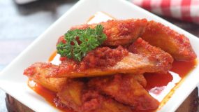 Resep Tuna Balado, Pedasnya Bikin Nagih!