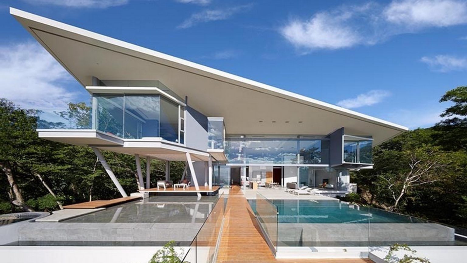 26 Inspirasi Desain Model Teras Rumah Atap Miring ke Belakang