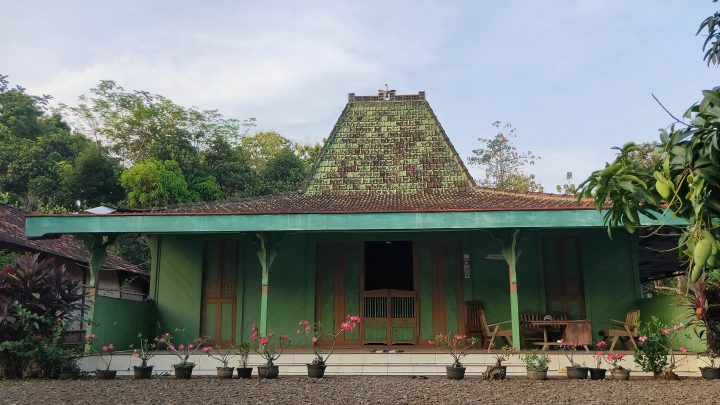 30+ Inspirasi Rumah Klasik Minimalis Sederhana, Cocok untuk Keluarga Muda!