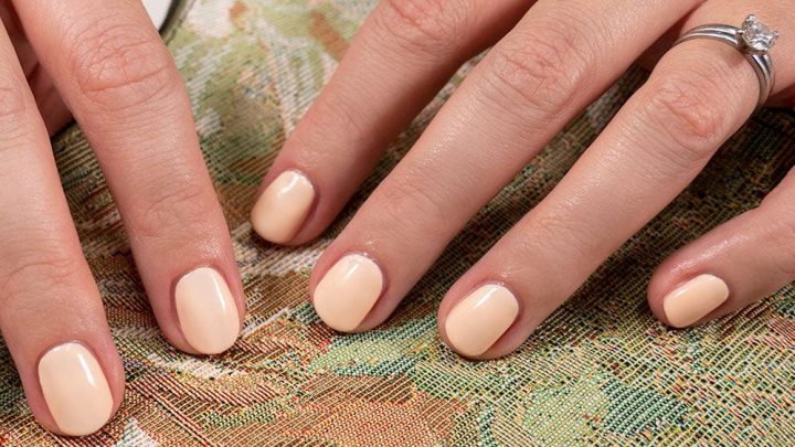 Ide Warna Kutek untuk Kulit Sawo Matang, Bikin Kulit Cerah!