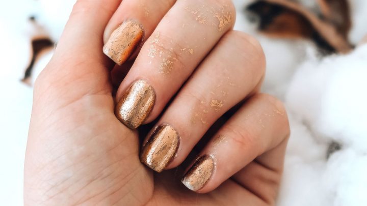 Ide Warna Kutek untuk Kulit Sawo Matang, Bikin Kulit Cerah!