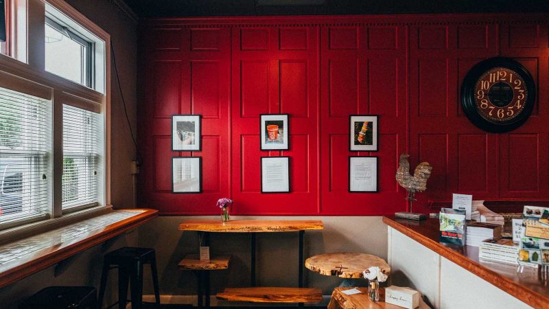 15 Warna Cat untuk Cafe Kecil, Beri Kesan Nyaman dan Luas!