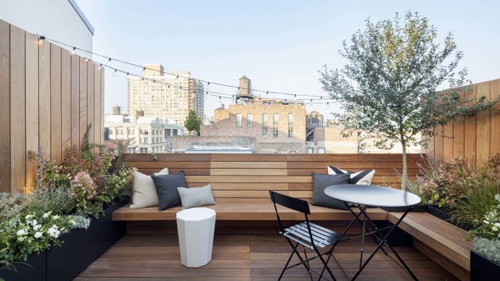 15 Inspirasi Desain Rooftop Minimalis yang Cozy Abis!