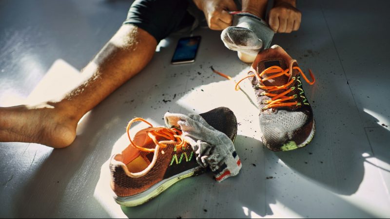 15 Rekomendasi Sepatu Lari Pria Terbaik, Nyaman dan Trendy!