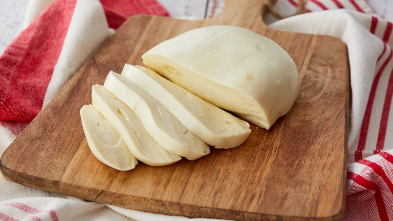 12 Rekomendasi Merek Keju Mozzarella Terbaik, Enak,dan Lumer