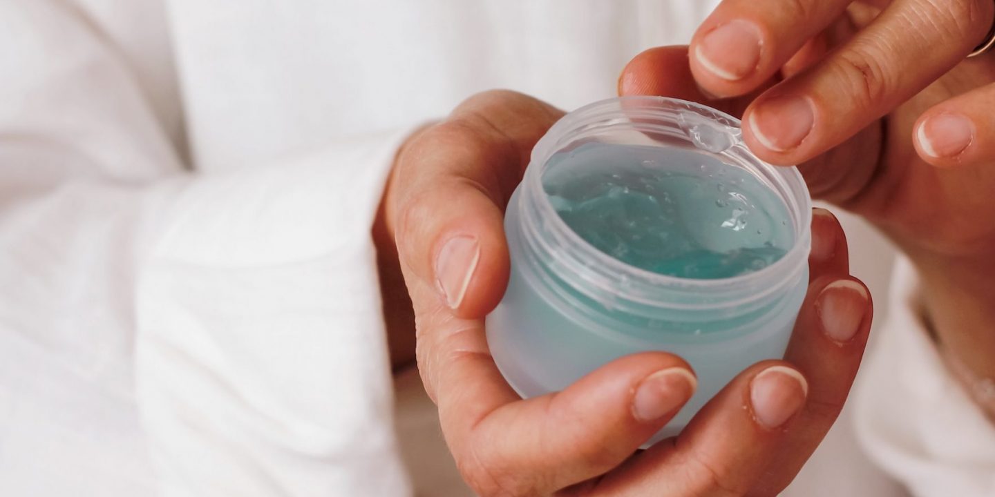 12 Rekomendasi Minyak Gel Rambut Pria Terbaik yang Anti Lengket!