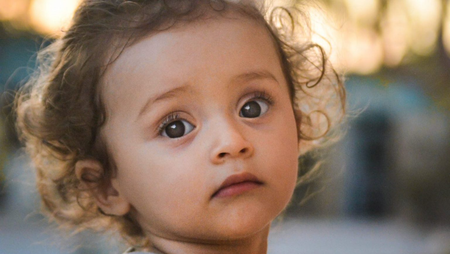 13 Model Rambut Anak Perempuan Keriting, Cantik dan Gemas!