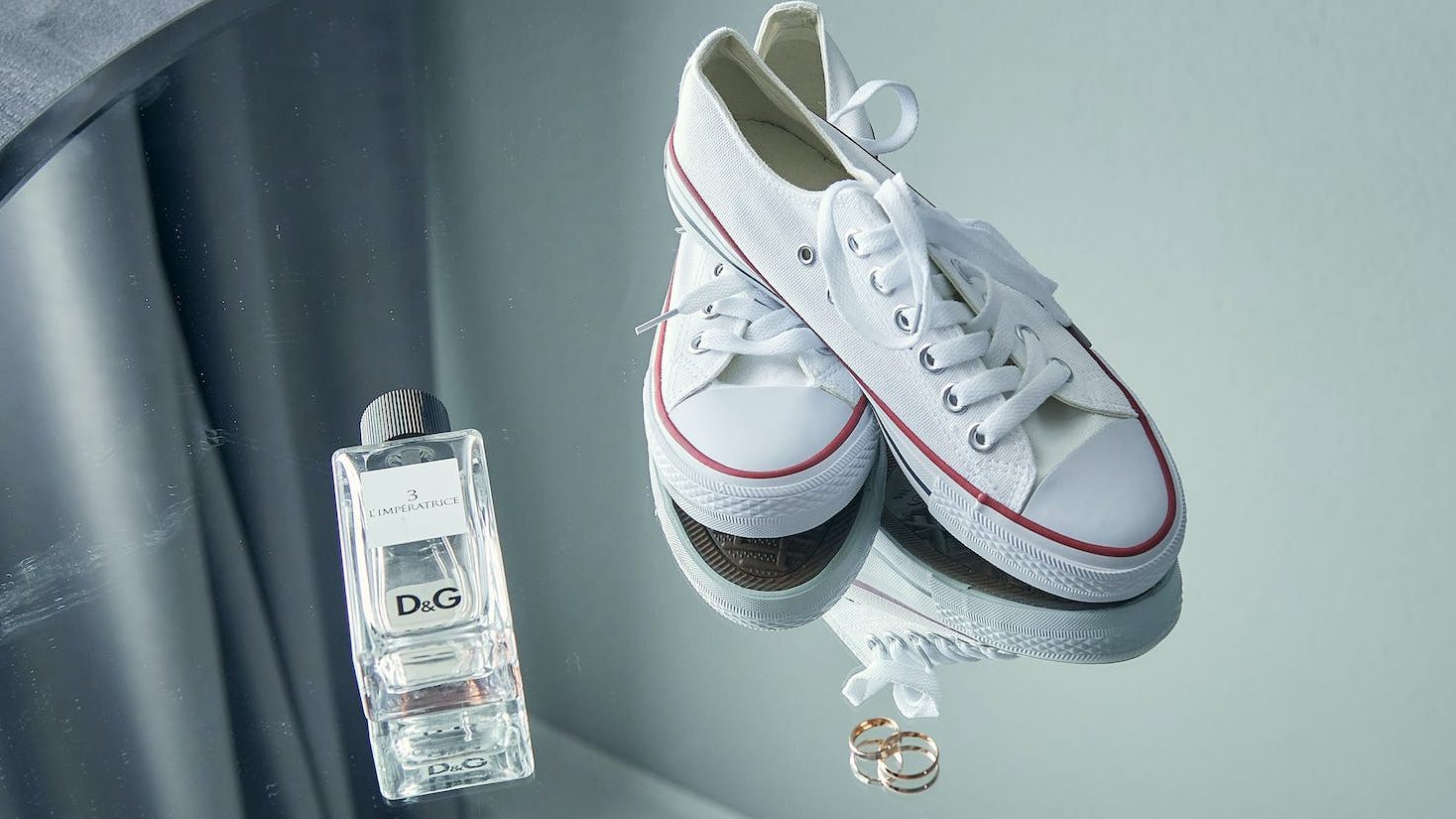 12 Rekomendasi Parfum Sepatu Terbaik dan Tahan Lama