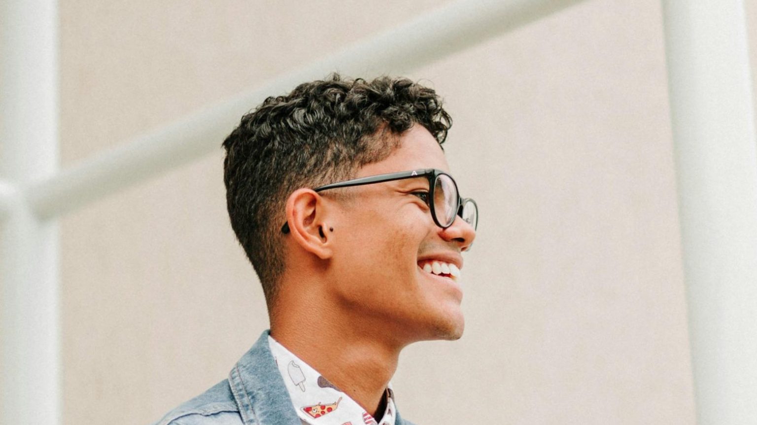 12 Rekomendasi Minyak Gel Rambut Pria Terbaik yang Anti Lengket!