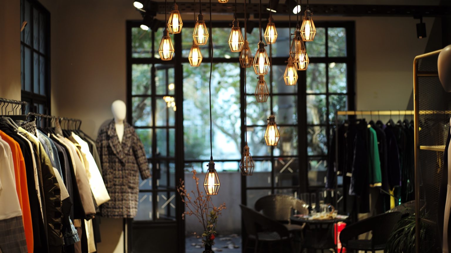 22 Inspirasi Desain Butik Ukuran Kecil Minimalis dan Nyaman