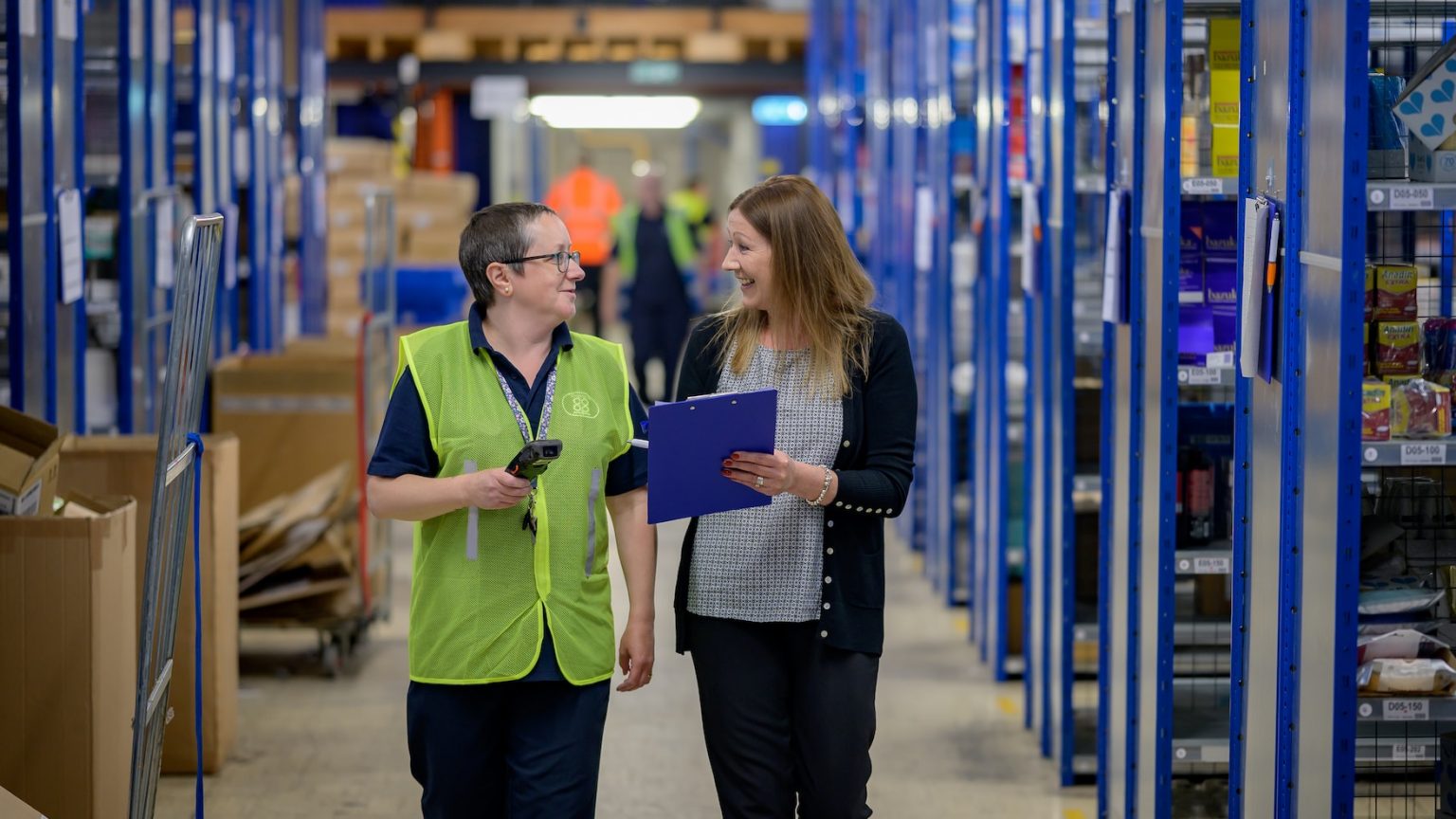 Stock Keeper: Tugas, Tanggung Jawab, dan Pendapatannya