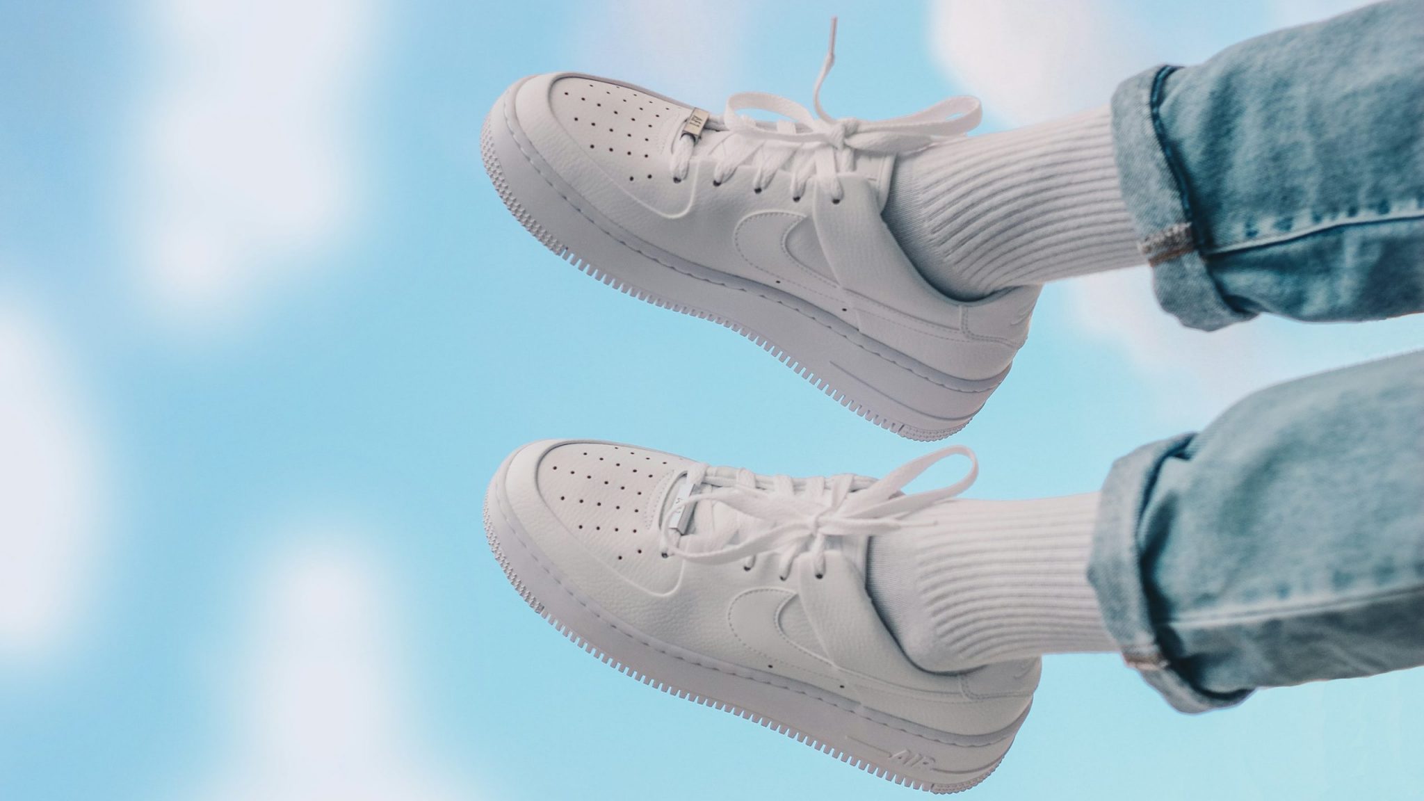 10 Pilihan Warna Sepatu Ini Cocok untuk Semua Warna Baju